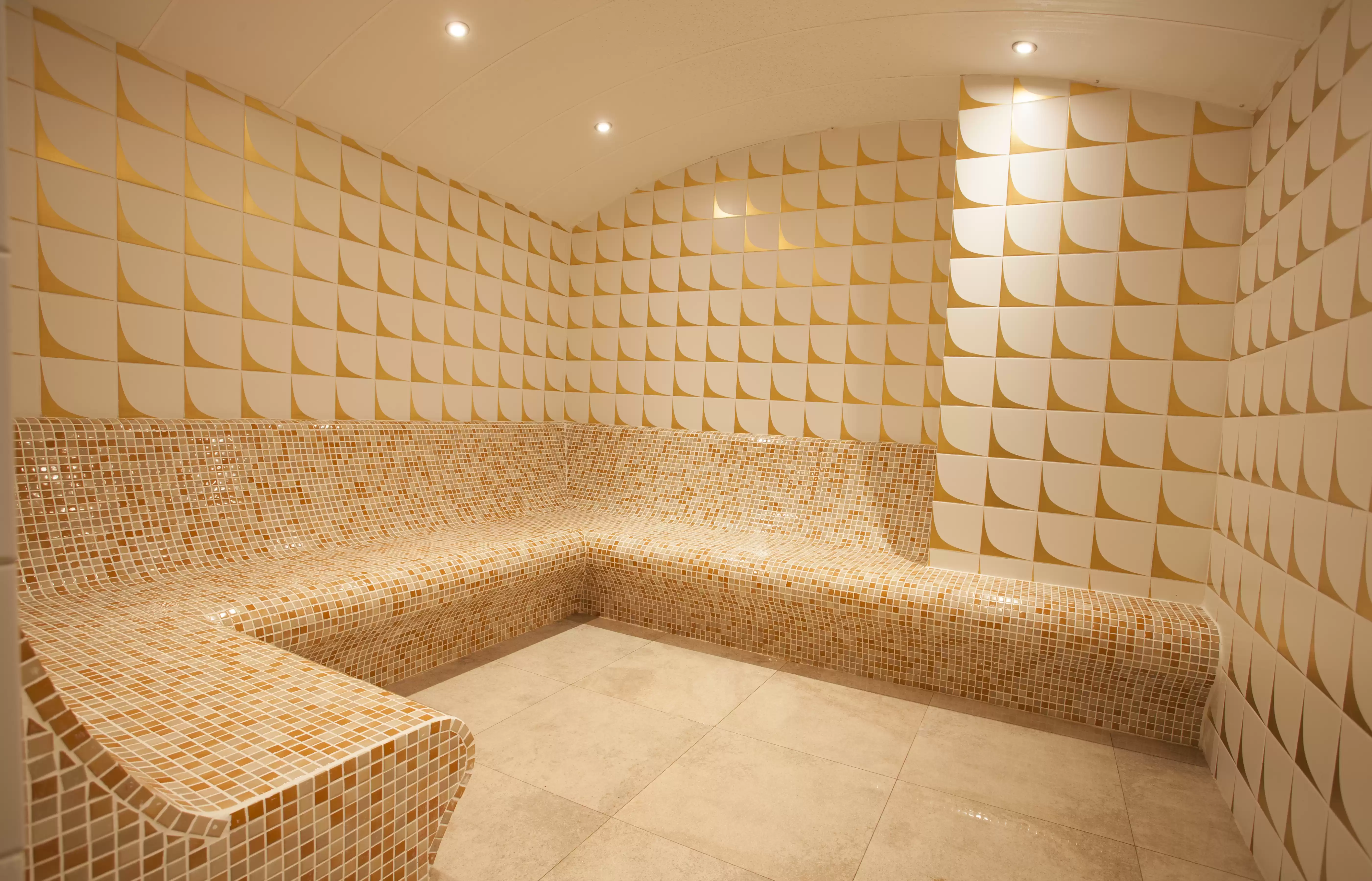 Men's Exclusive Spa & Steam Room - Adin Hotel